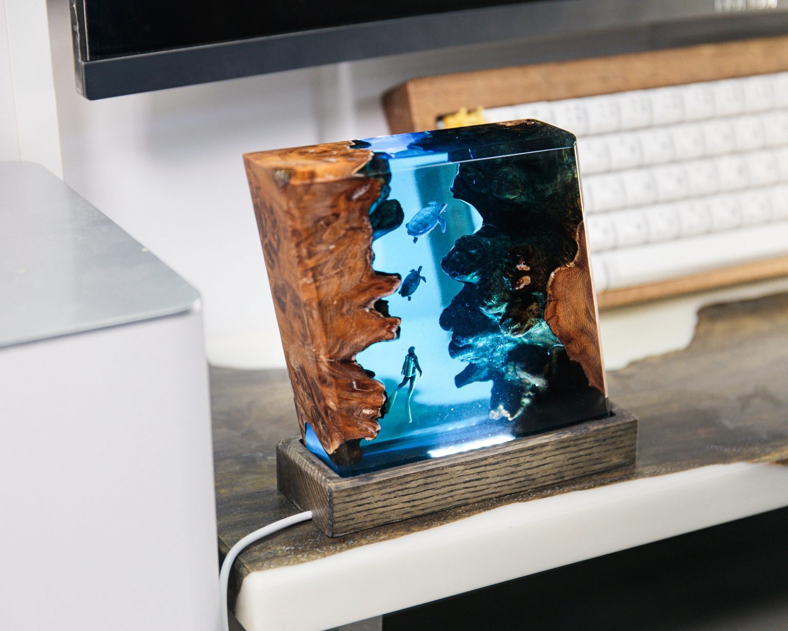 Rhombus Ocean Epoxy Resin Lamp - Resin Lamps Store