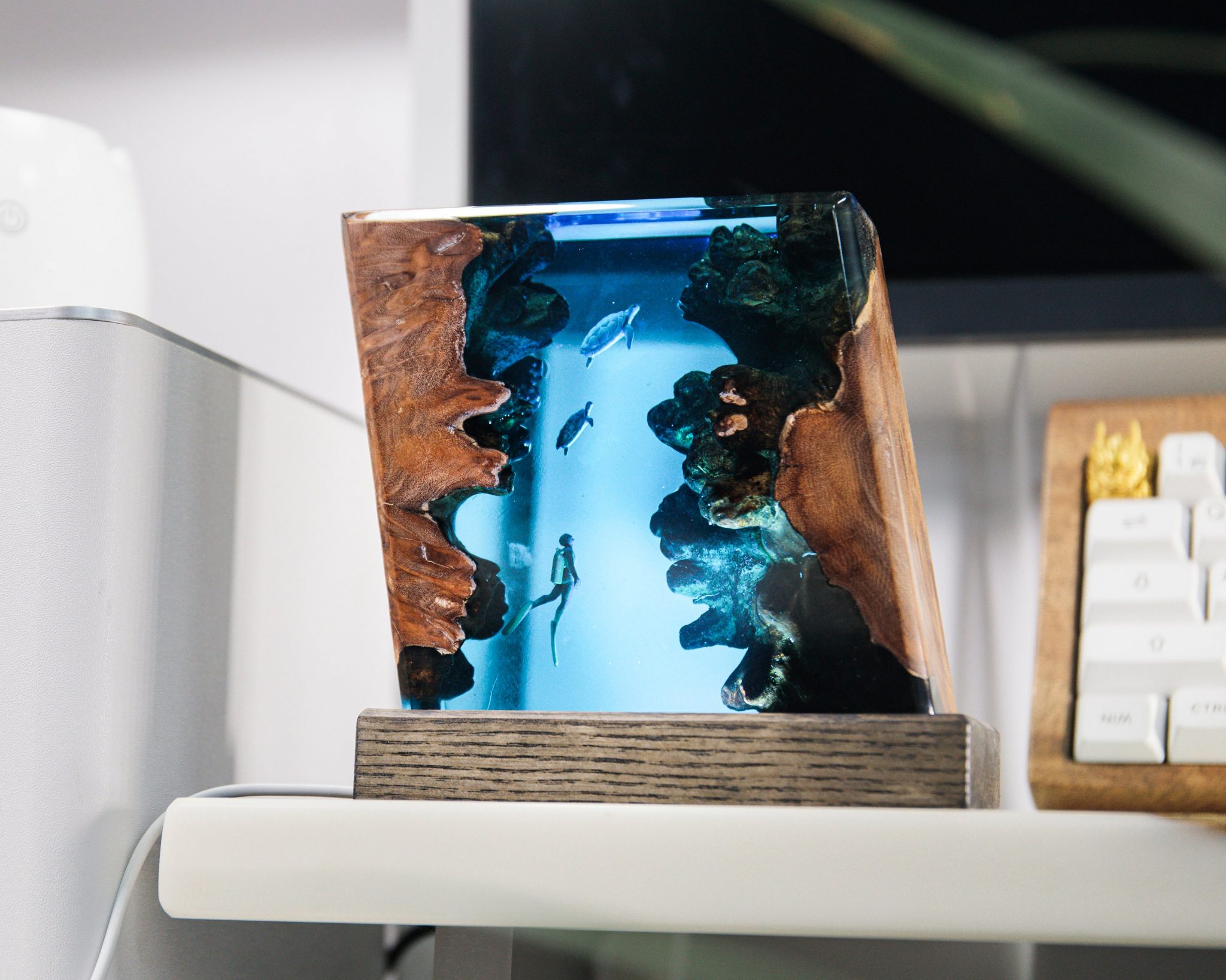 Rhombus Ocean Epoxy Resin Lamp - Resin Lamps Store