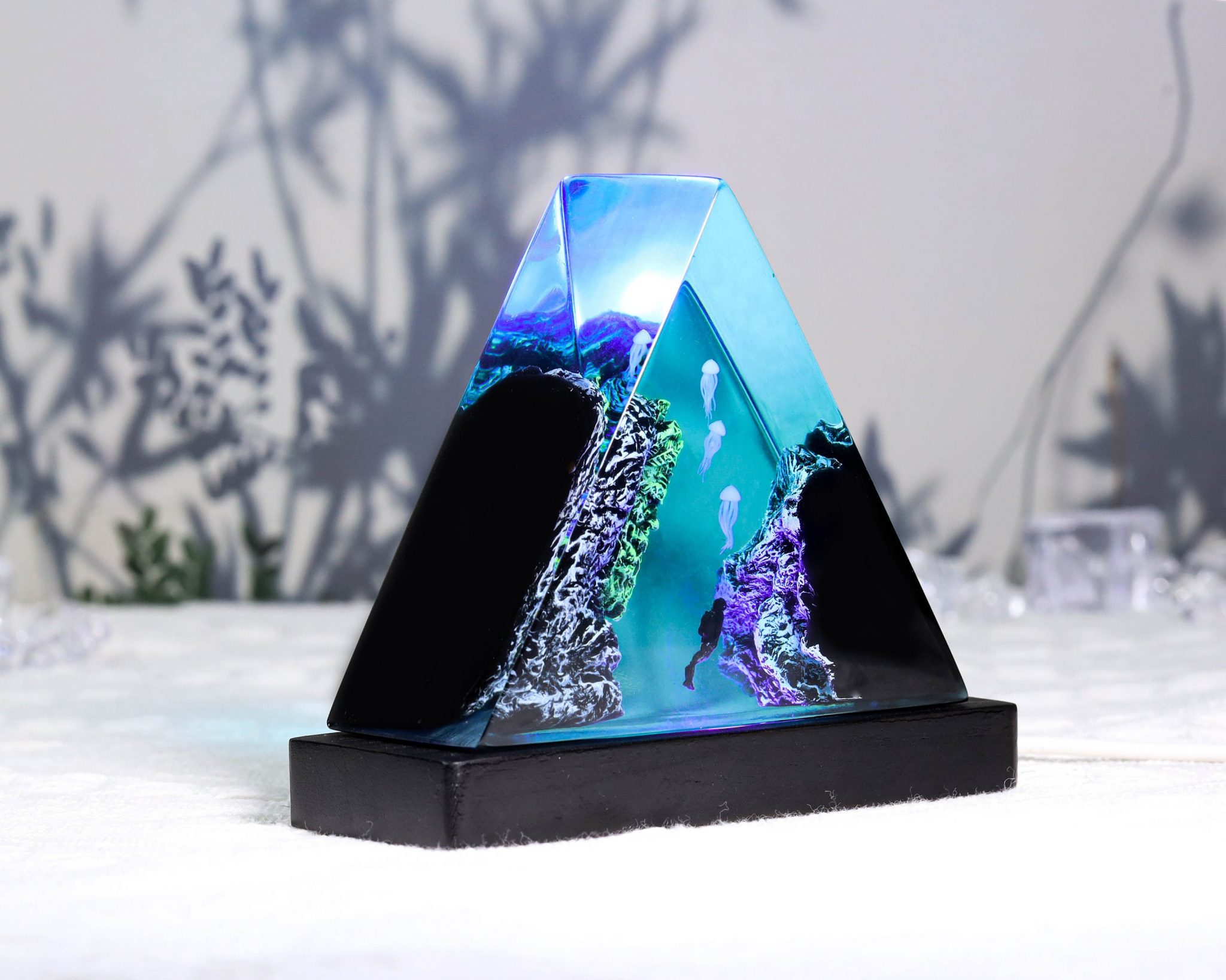 Jellyfish and Diver Epoxy Resin Lamp - Resin Lamps Store