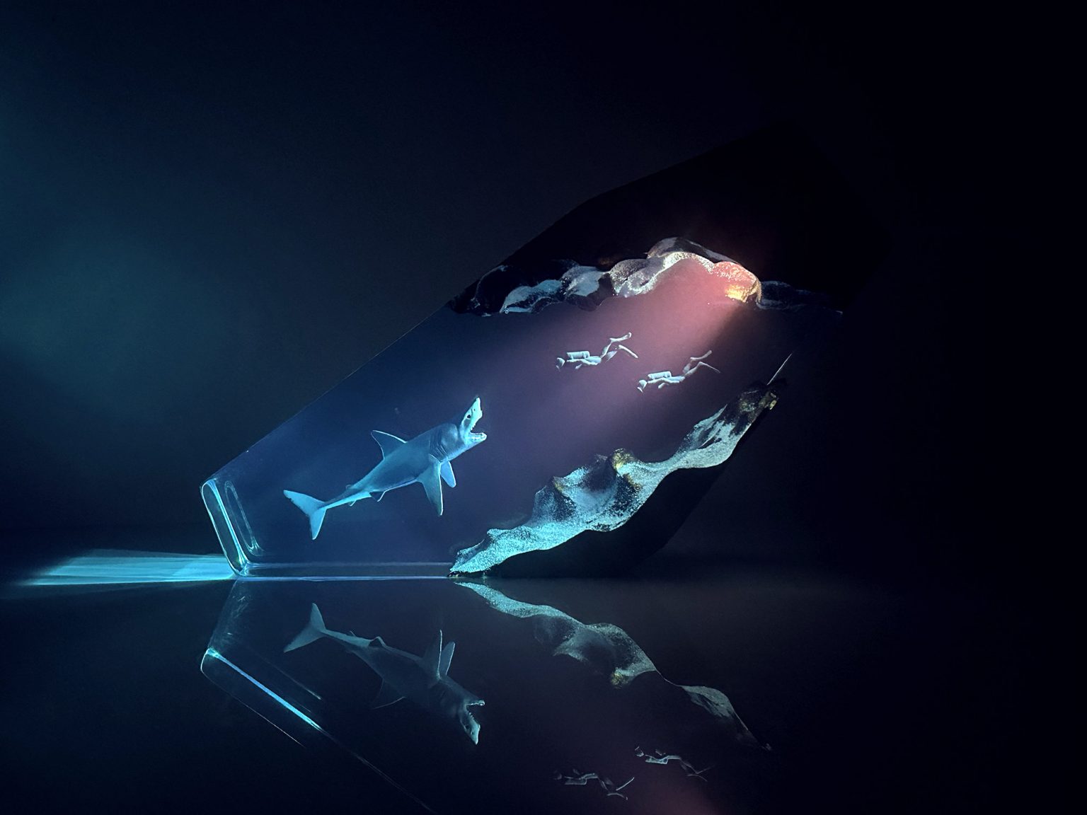 Great White Shark & Couple Diver Epoxy Resin Lamp - Resin Lamps Store