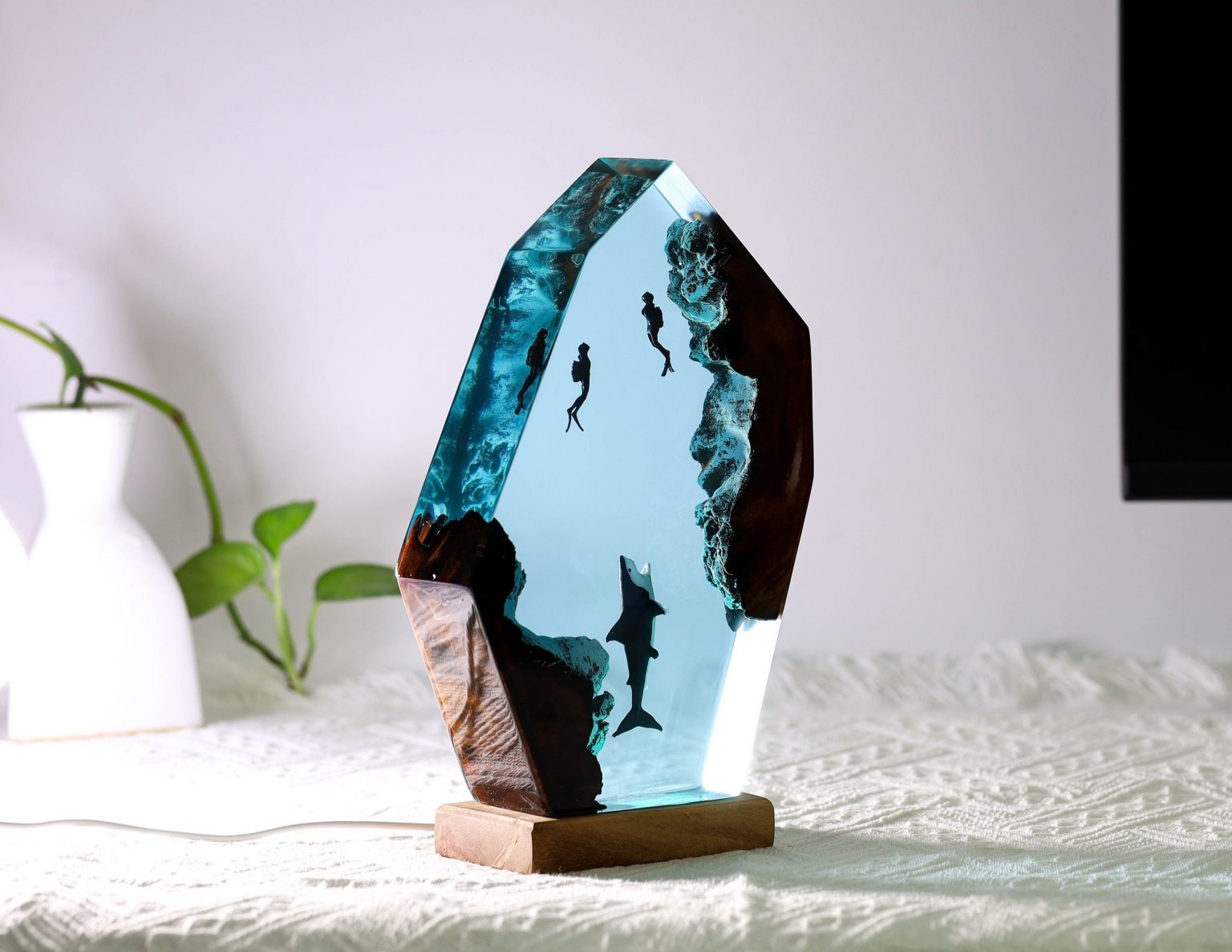 Shark and Couple Diver Epoxy Resin Lamp - Resin Lamps Store