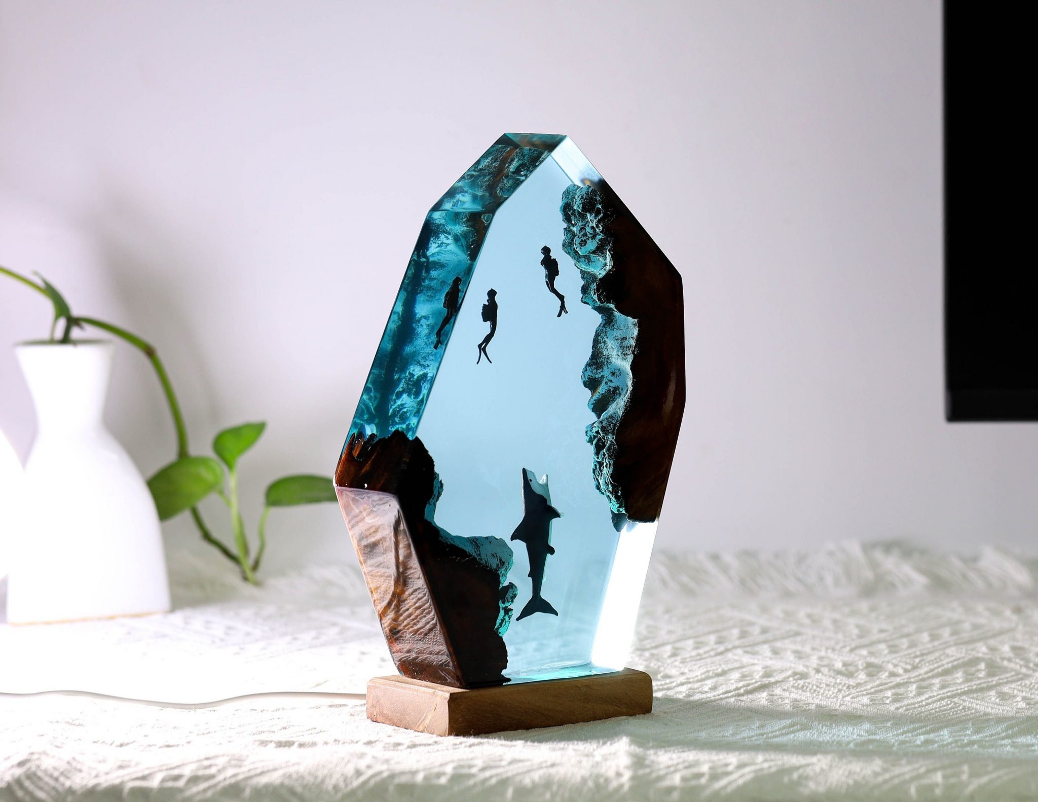 Shark and Couple Diver Epoxy Resin Lamp - Resin Lamps Store
