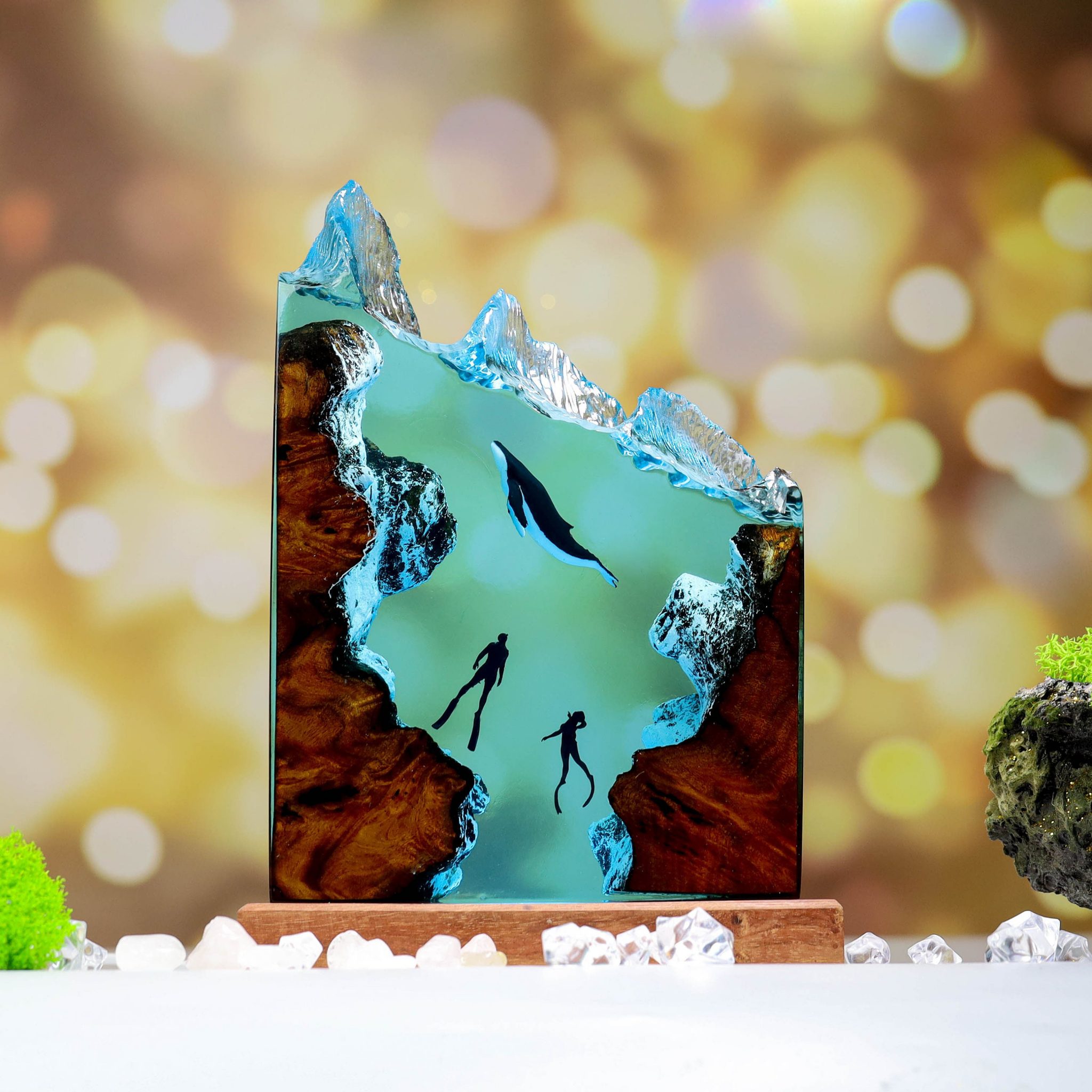 Humpback Whale and Diver Epoxy Resin Lamp - Resin Lamps Store