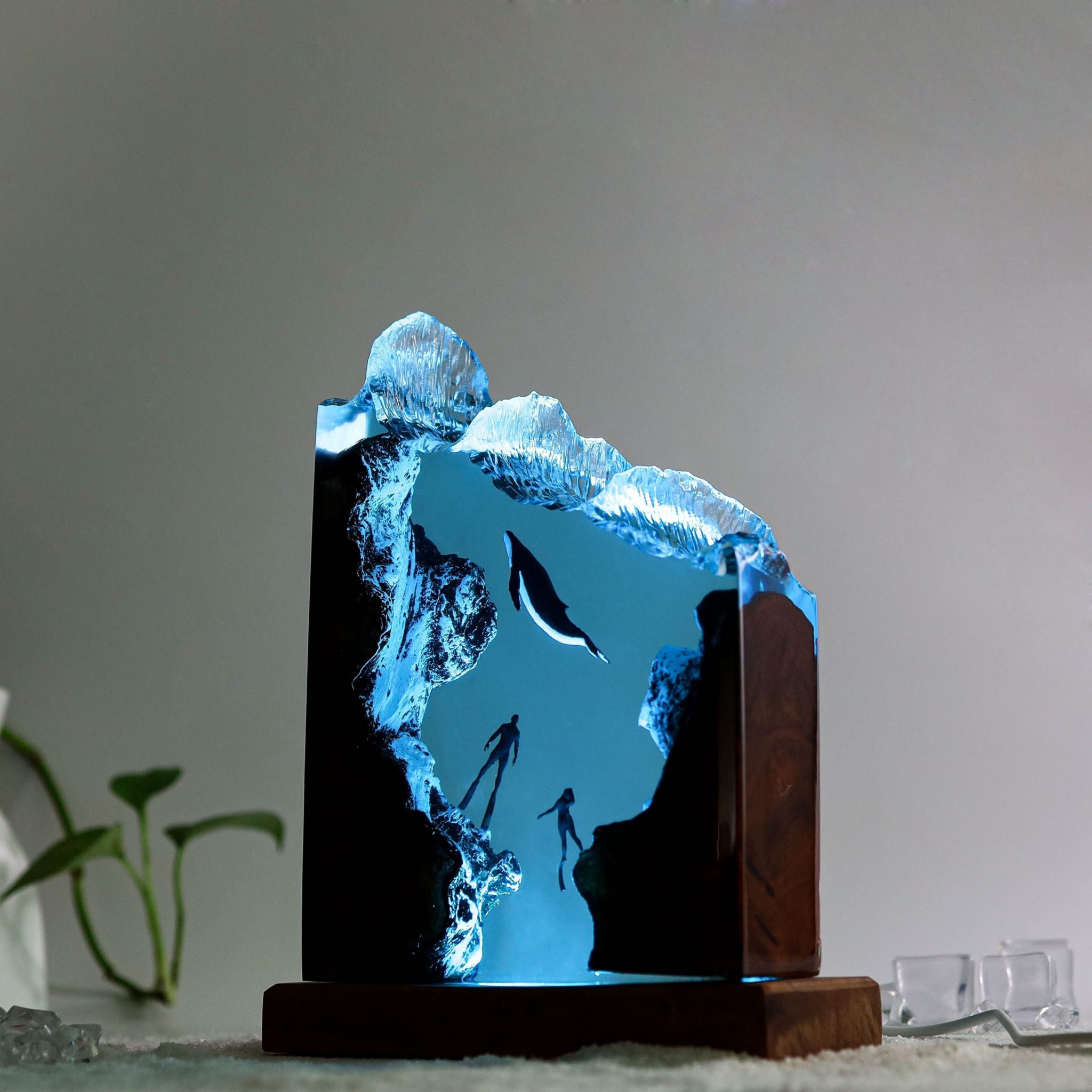 Humpback Whale and Diver Epoxy Resin Lamp - Resin Lamps Store