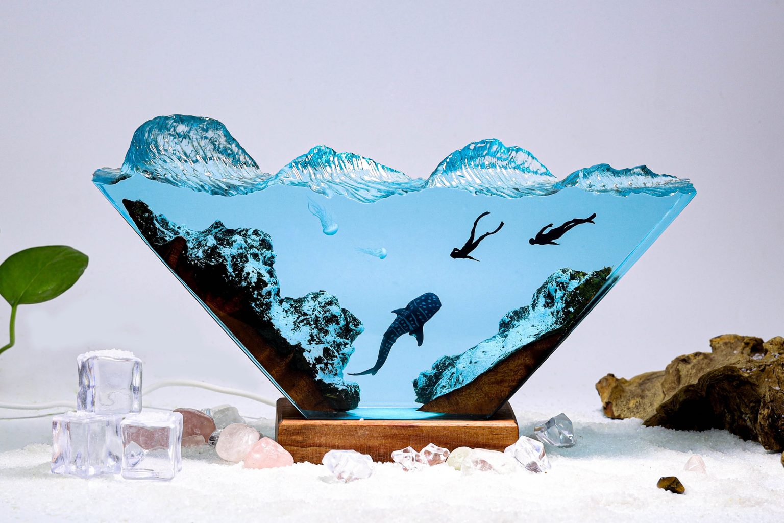 2023 Whale Shark and Divers Epoxy Resin Lamp - Resin Lamps Store