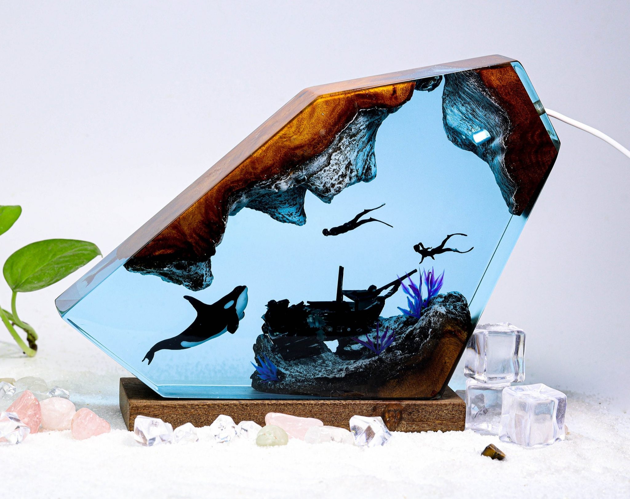 Orca Killer Whale & Diver Epoxy Resin Lamp - Resin Lamps Store