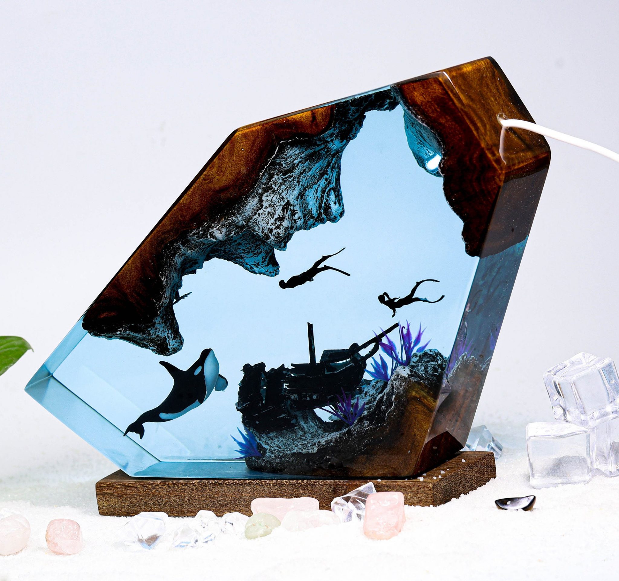 Orca Killer Whale & Diver Epoxy Resin Lamp - Resin Lamps Store