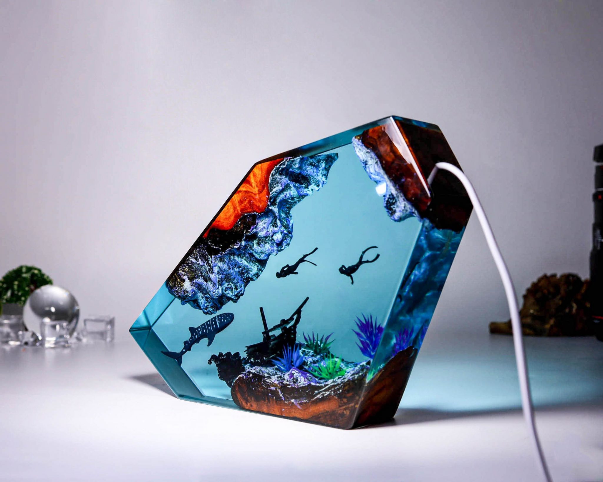 Whale Shark And Couple Diver Epoxy Resin Lamp - Resin Lamps Store