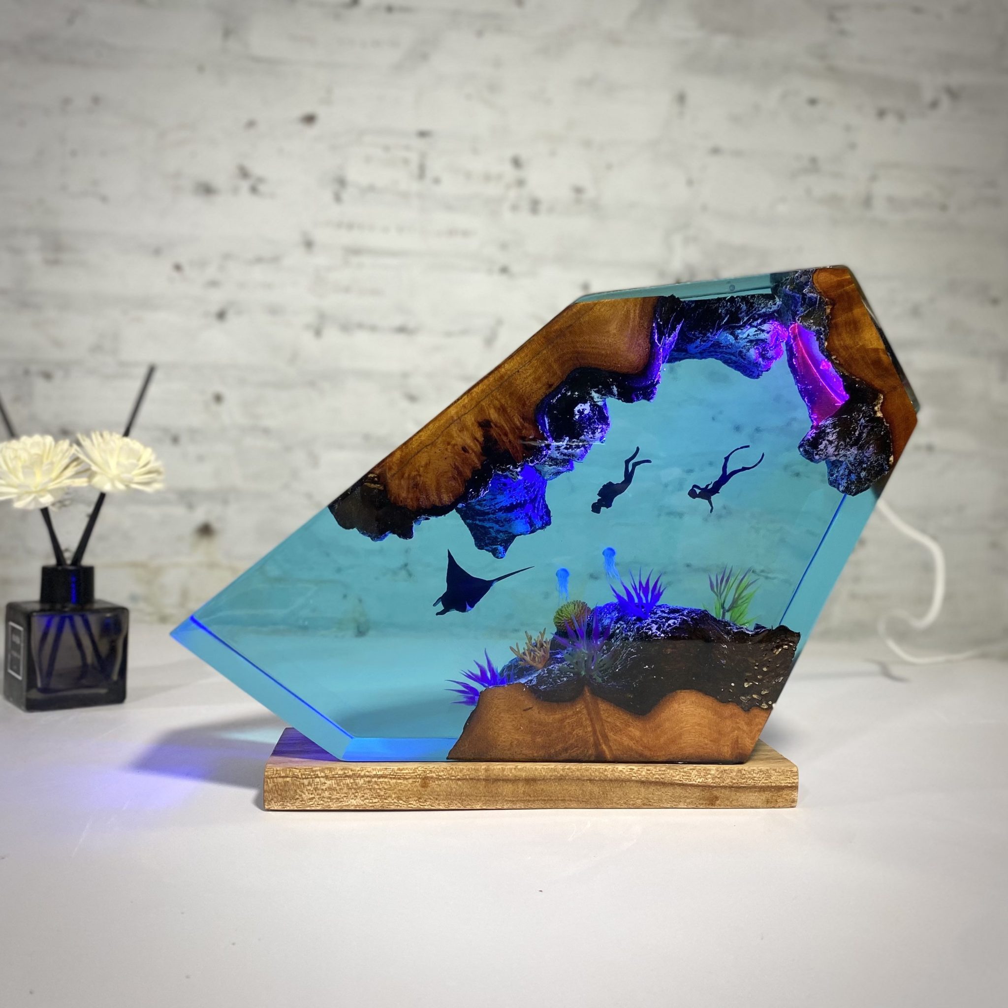 Rays and Divers Epoxy Resin Night Light - Resin Lamps Store