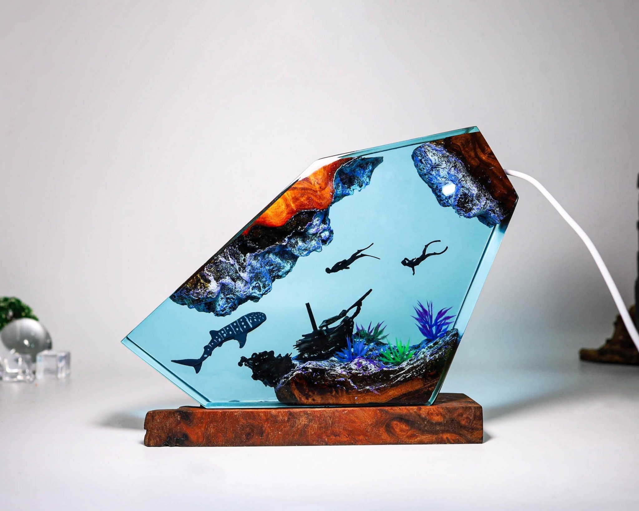 Whale Shark And Couple Diver Epoxy Resin Lamp - Resin Lamps Store