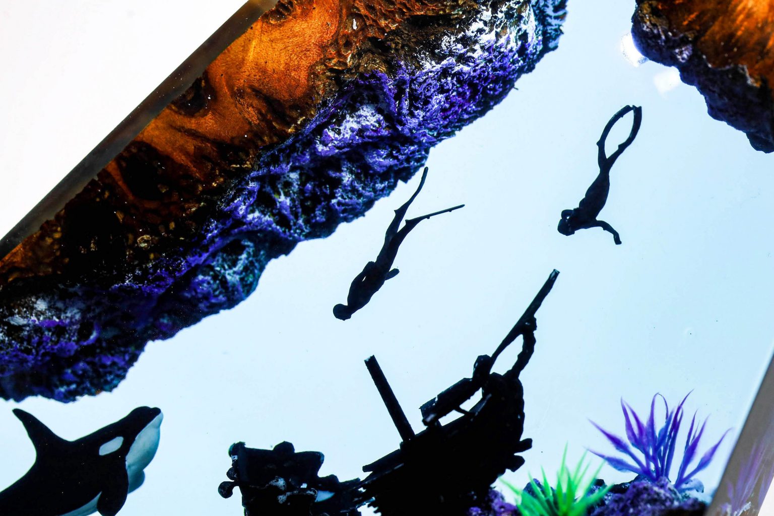 Orca Killer Whale and Diver Epoxy Resin Lamp - Resin Lamps Store