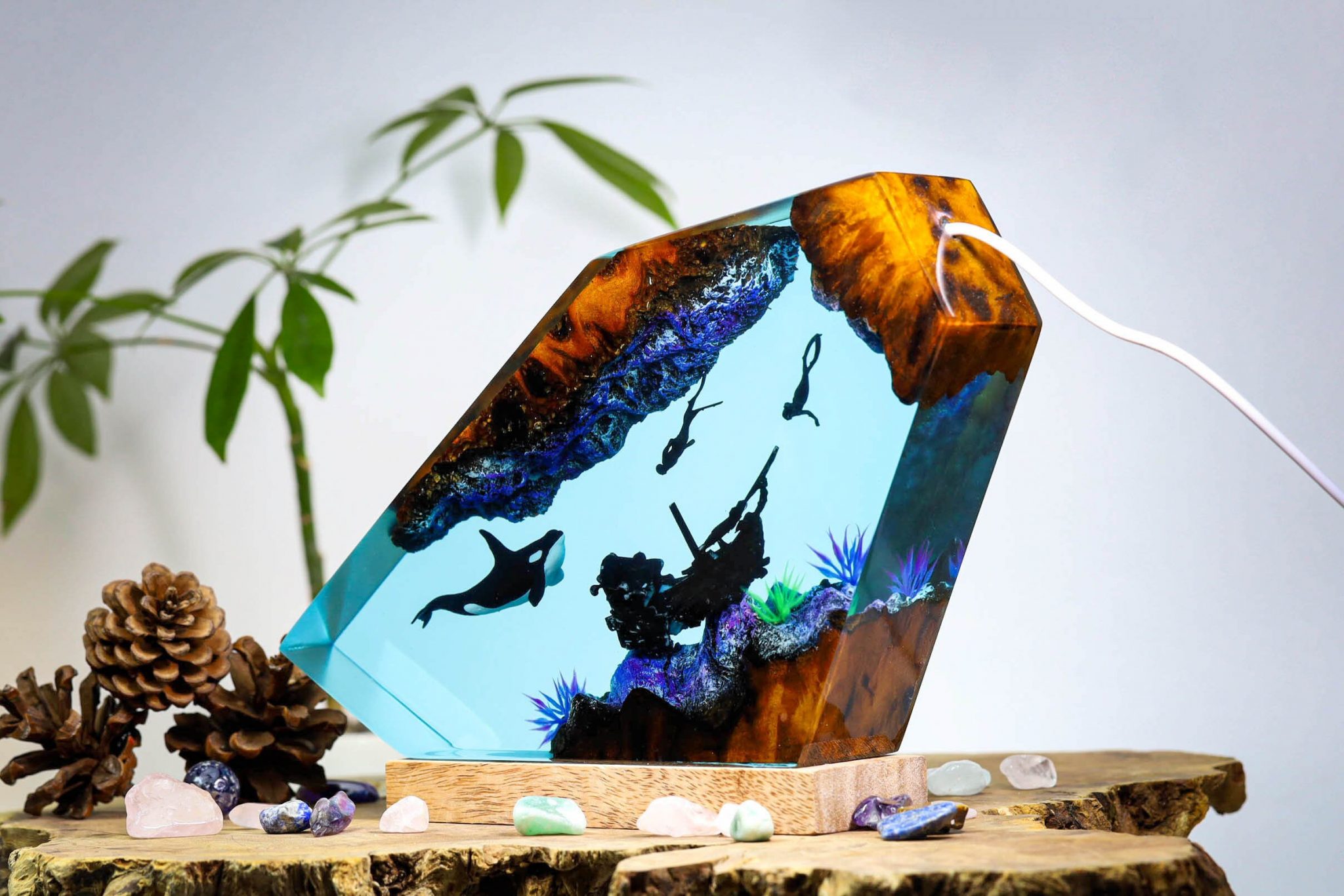 Orca Killer Whale and Diver Epoxy Resin Lamp - Resin Lamps Store