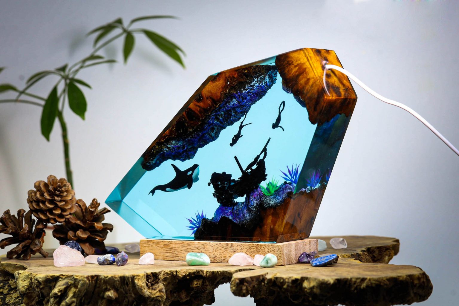 Orca Killer Whale and Diver Epoxy Resin Lamp - Resin Lamps Store