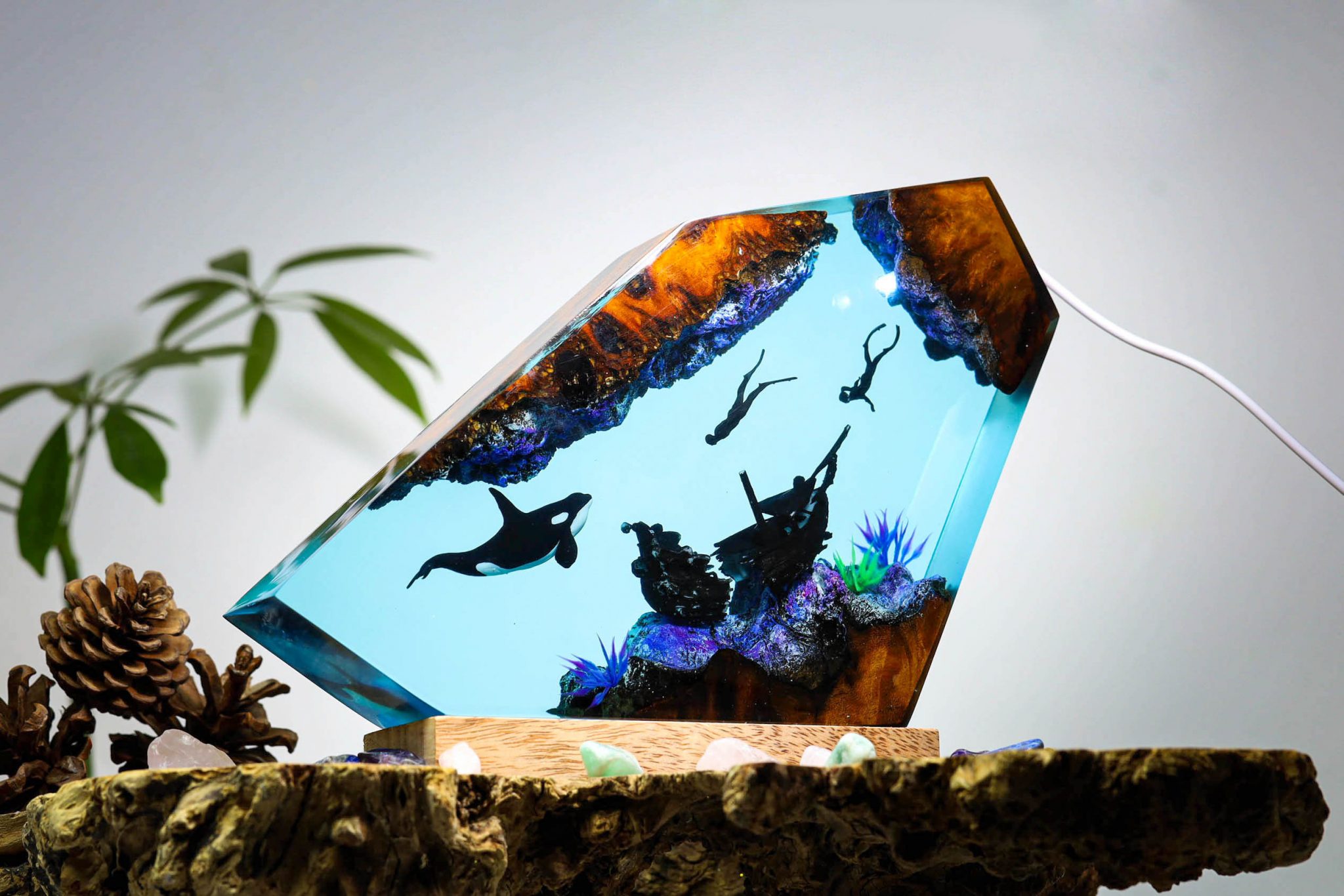 Orca Killer Whale and Diver Epoxy Resin Lamp - Resin Lamps Store