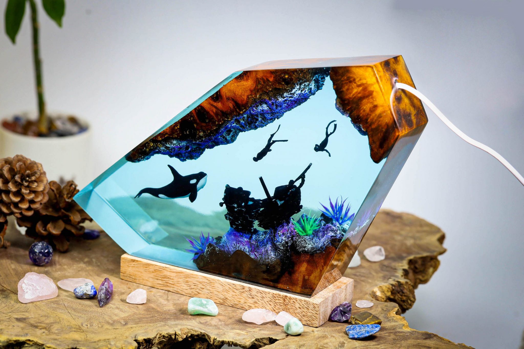 Orca Killer Whale and Diver Epoxy Resin Lamp - Resin Lamps Store