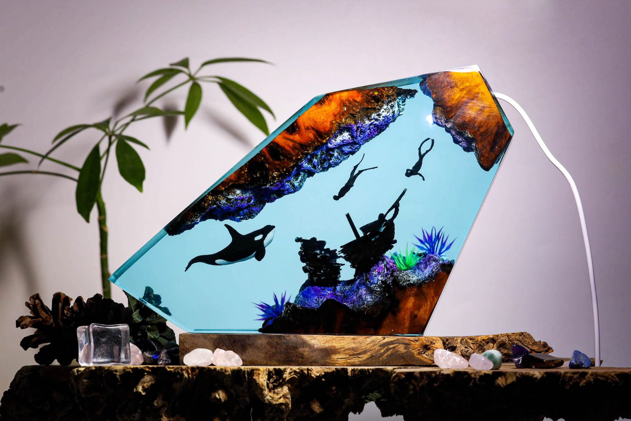 Orca Killer Whale and Diver Epoxy Resin Lamp - Resin Lamps Store