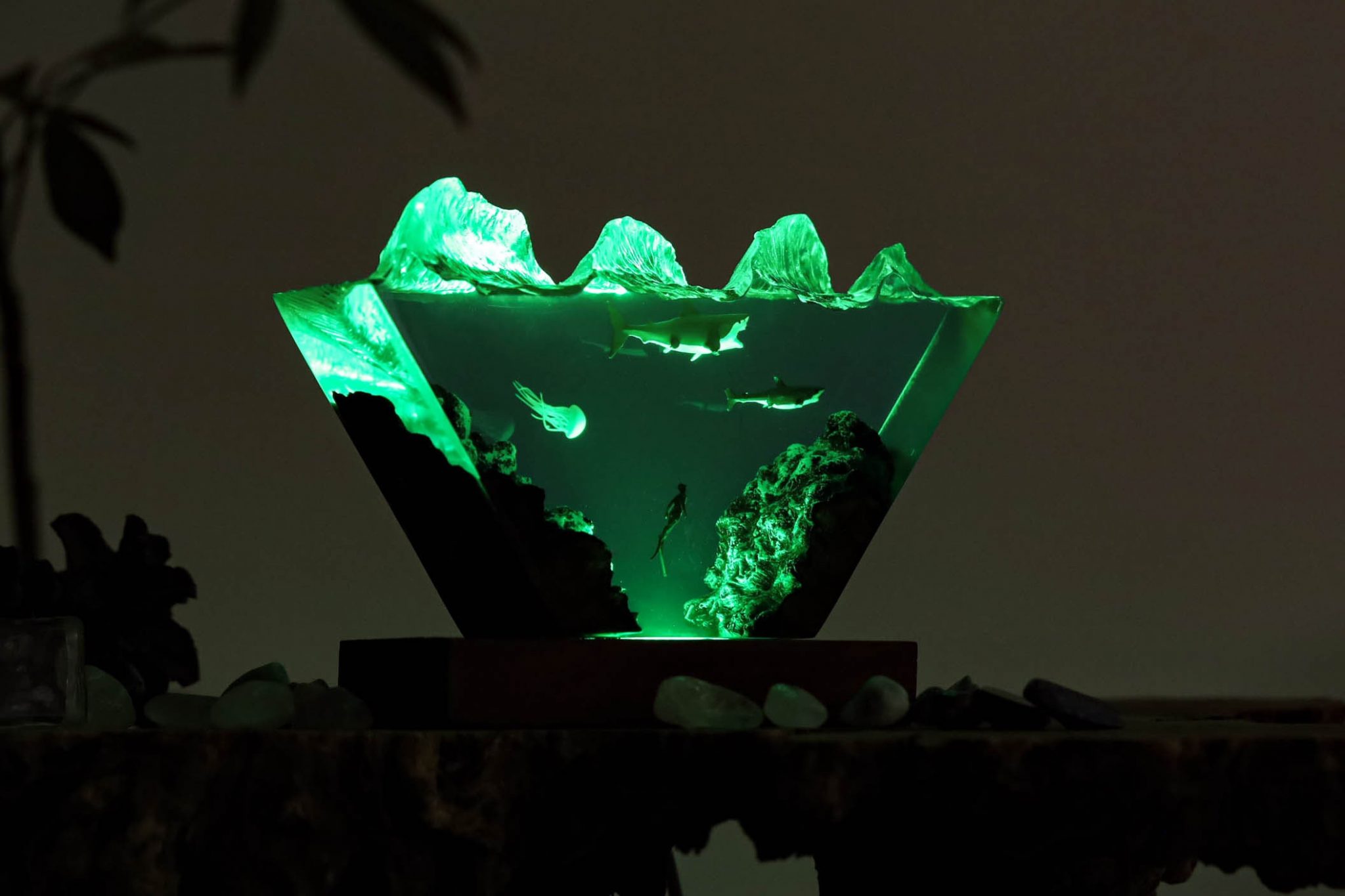 Couple Sharks and Diver Epoxy Resin Lamp - Resin Lamps Store