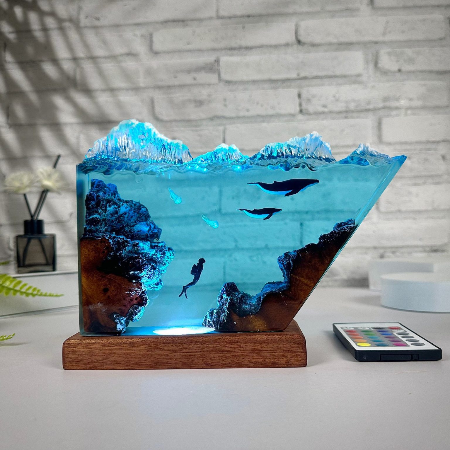 Humpback Whale And Diver Epoxy Resin Night Light - Resin Lamps Store