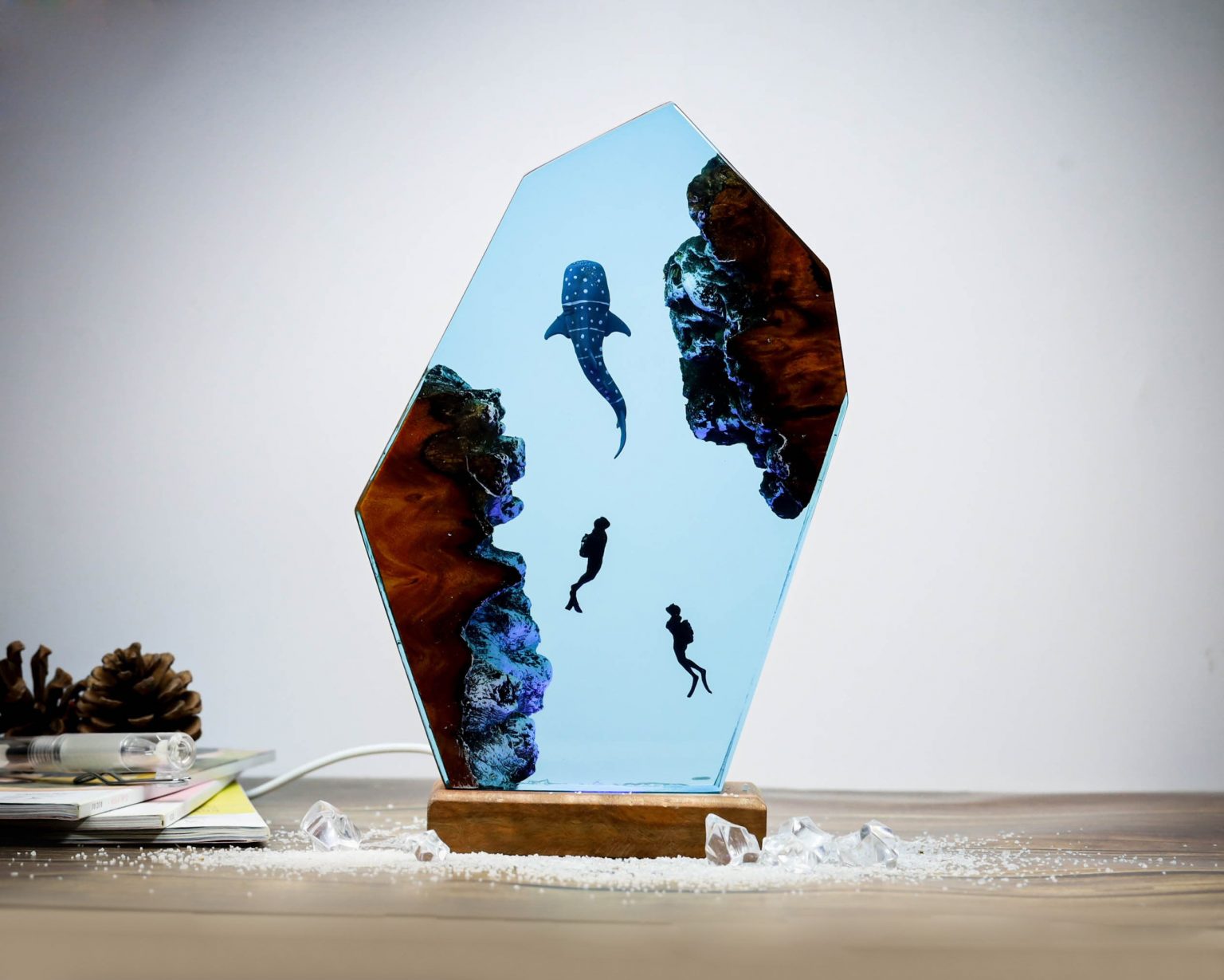 Whale Shark and Divers Epoxy Resin Lamp - Resin Lamps Store