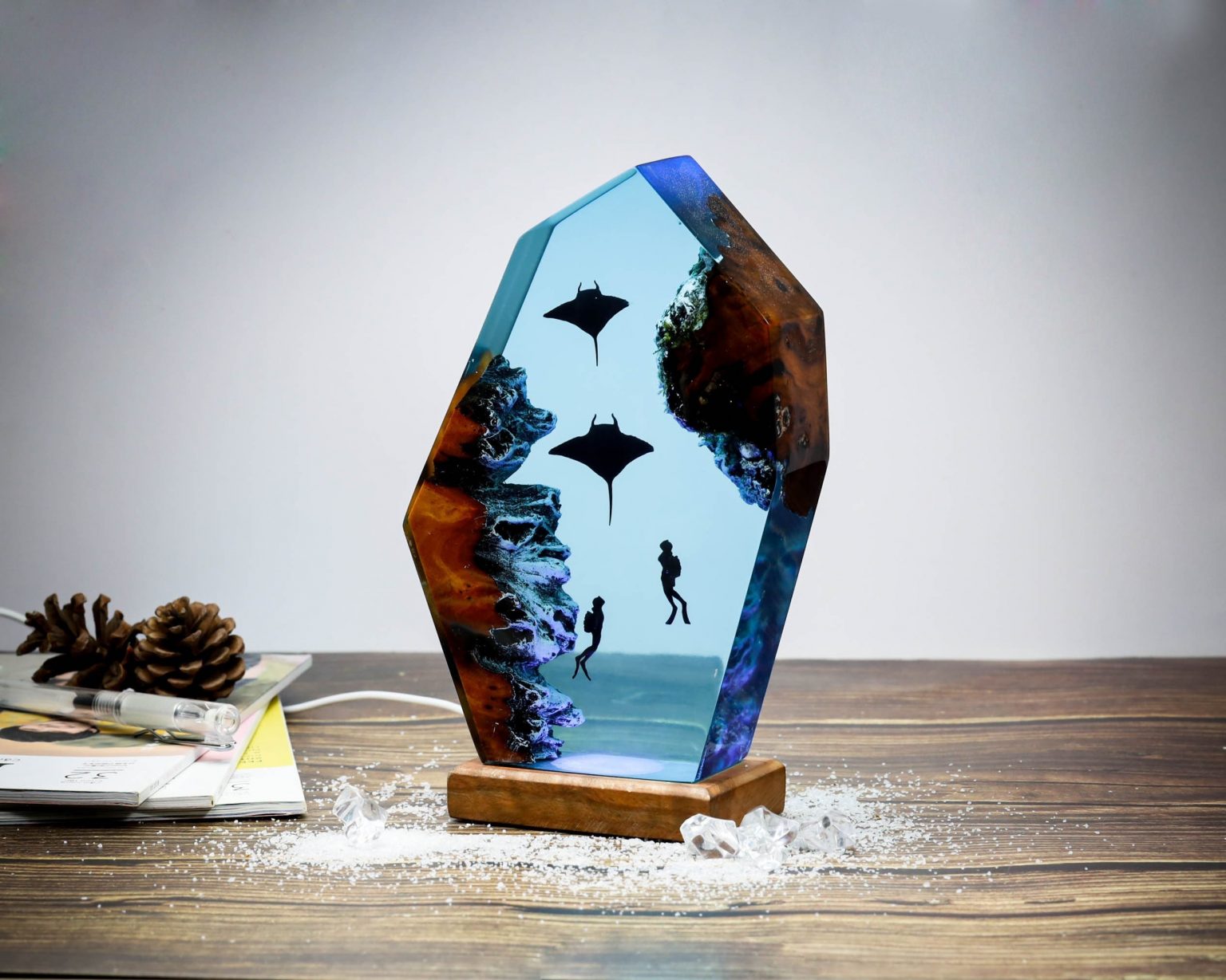Manta Rays And Divers Epoxy Resin Lamp - Resin Lamps Store