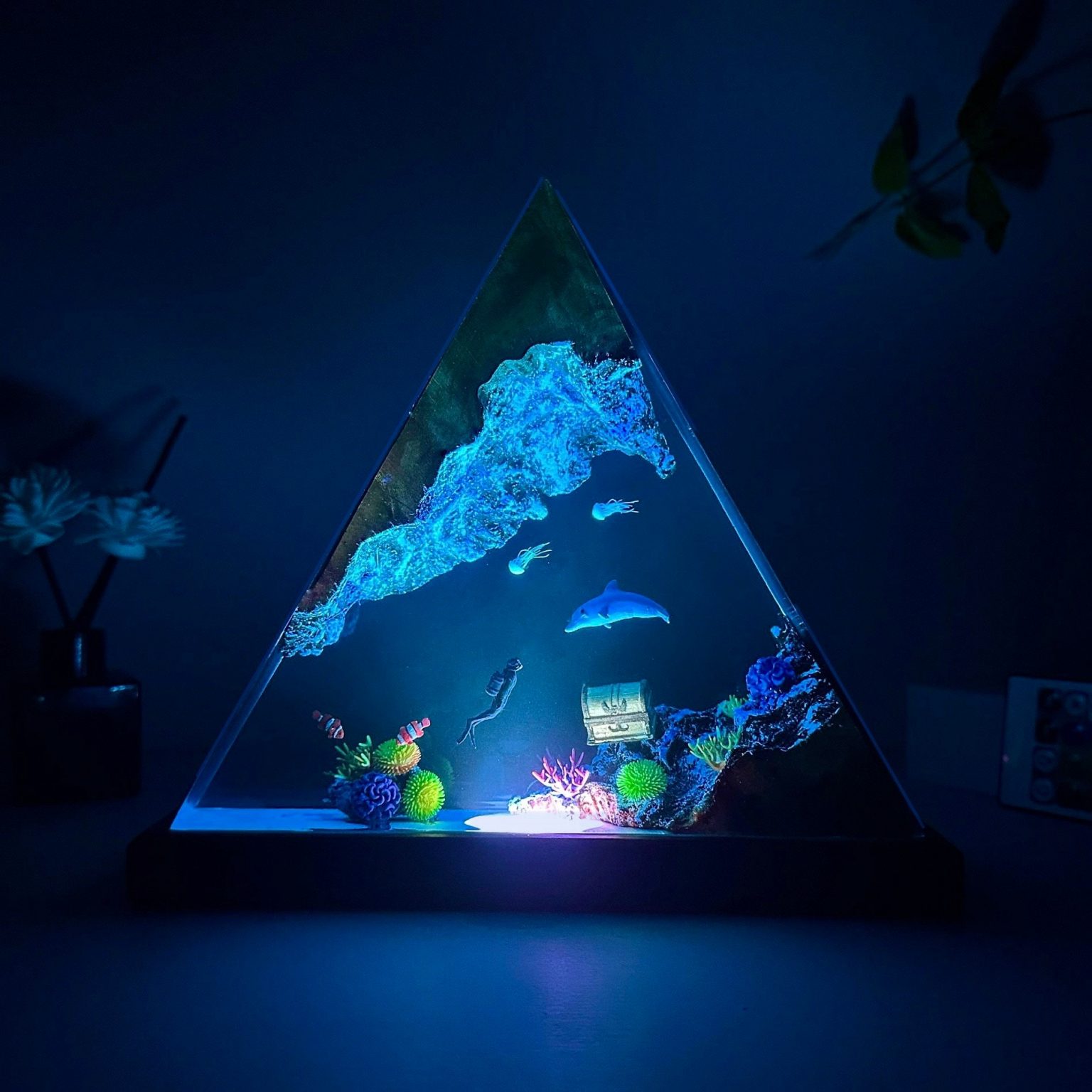 Dolphin and Diver Epoxy Resin Lamp - Resin Lamps Store